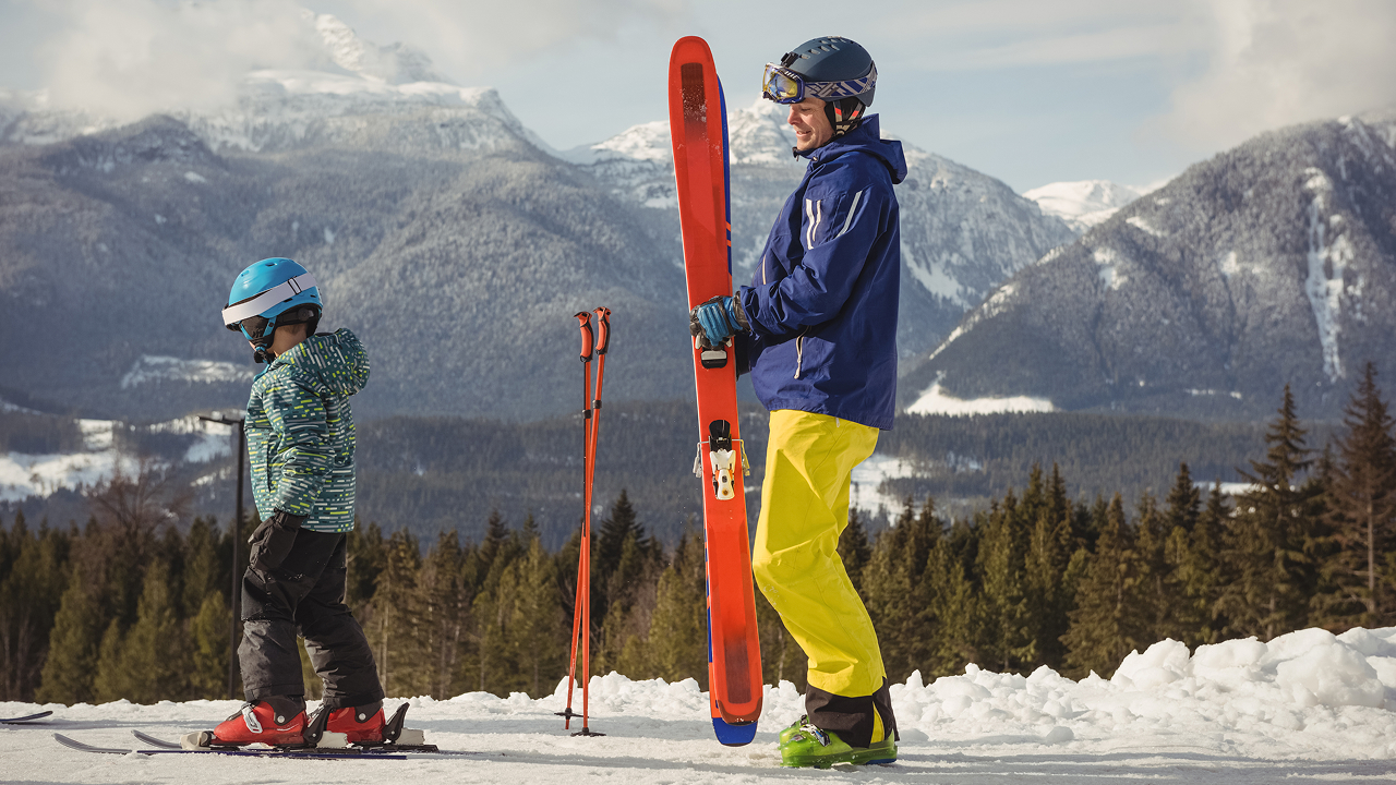 Skiing vs Snowboarding: The Exciting Guide for Beginners
